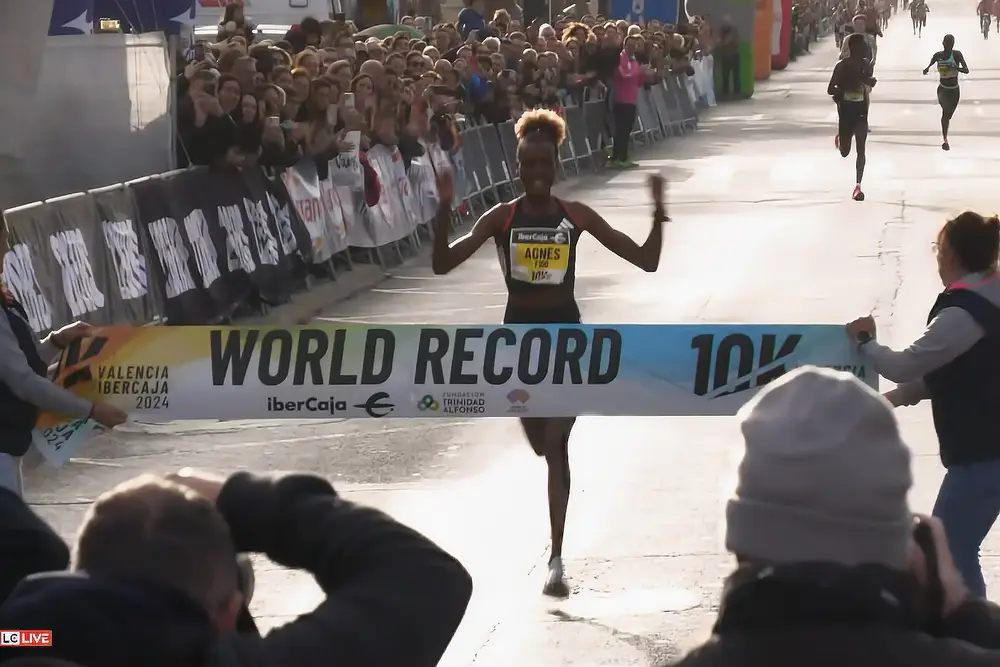 Record del mondo sui 5km e 10km per Agnes Jebet!
