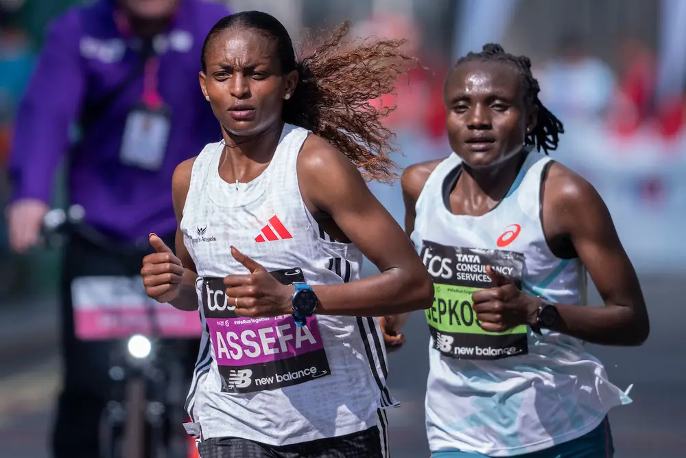 Tigist Assefa vince la London Marathon con record mondiale